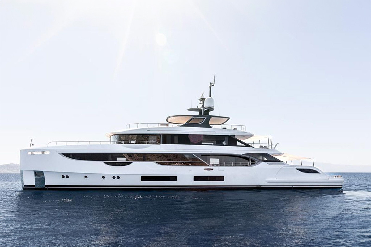Charter a Benetti yacht BENETTI OASIS 40M for rent